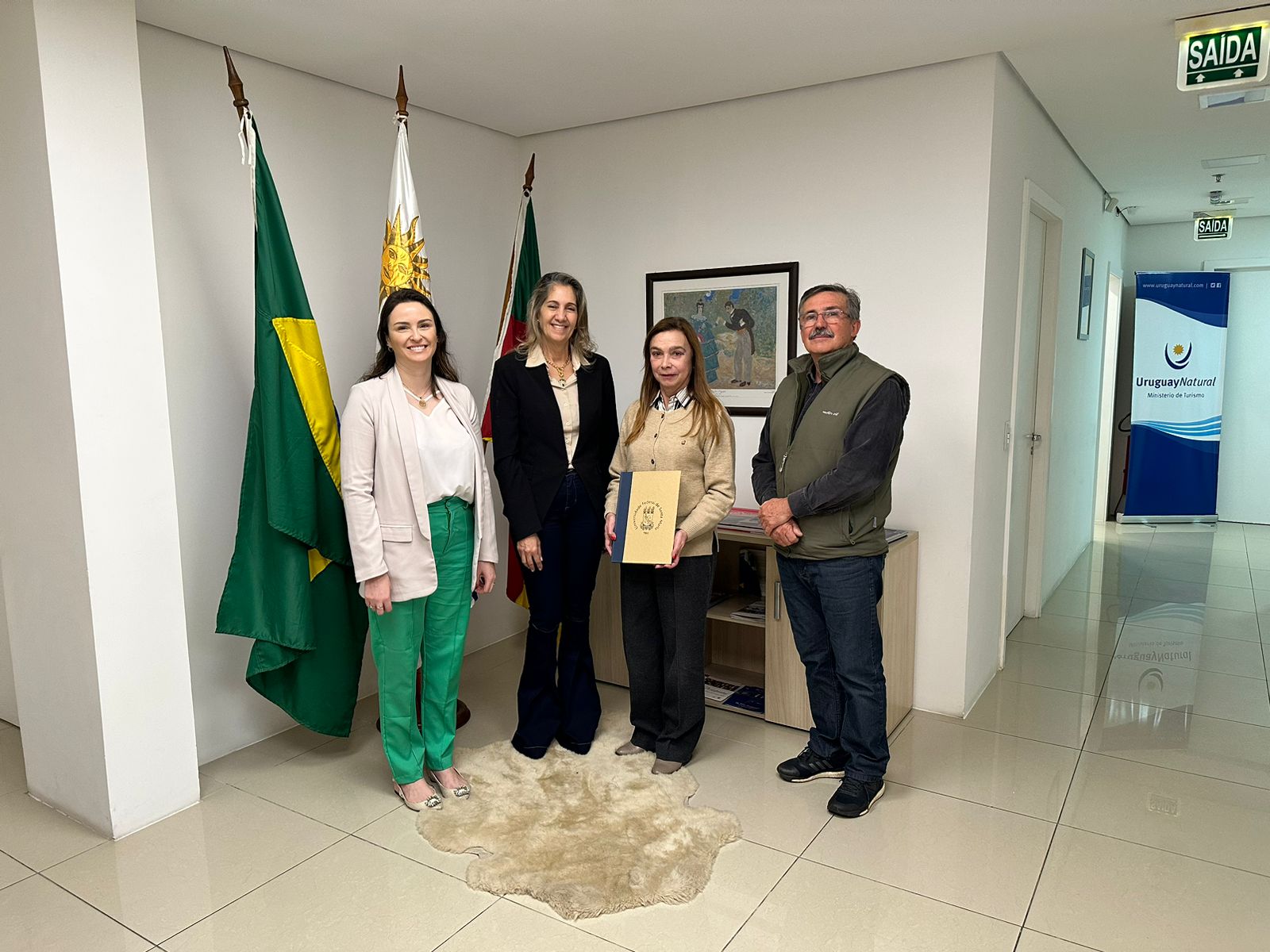 Autoridades brasileiras se encontram com Consulesa do Uruguai em ...