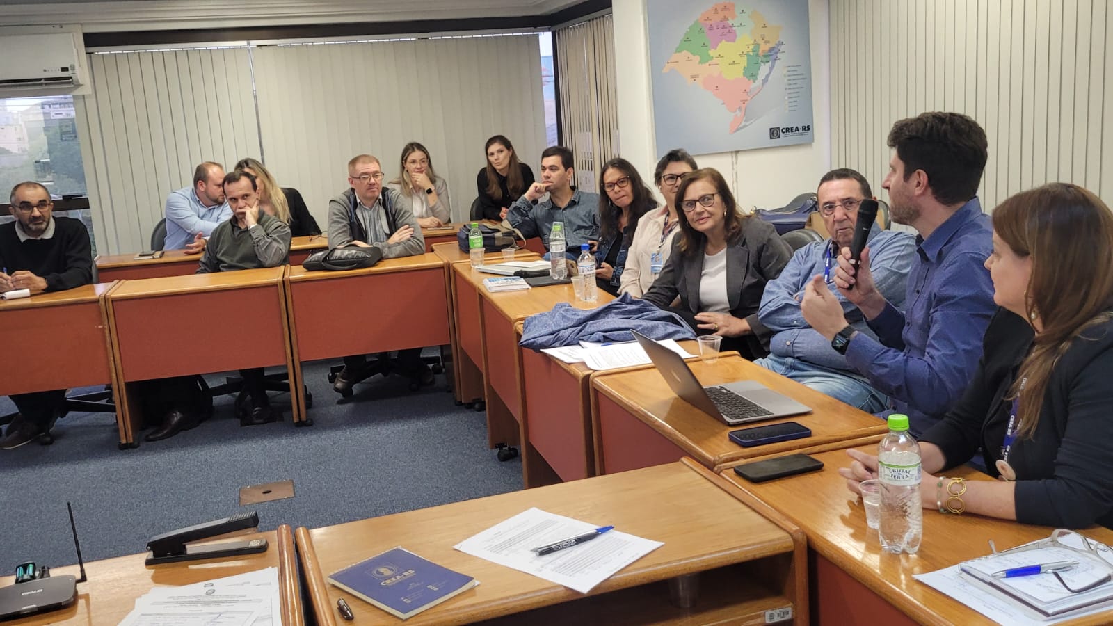 Comitiva formada por coordenadores de cursos do CT visita o CREA-RS – CT