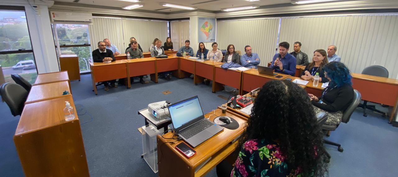 Comitiva formada por coordenadores de cursos do CT visita o CREA-RS – CT